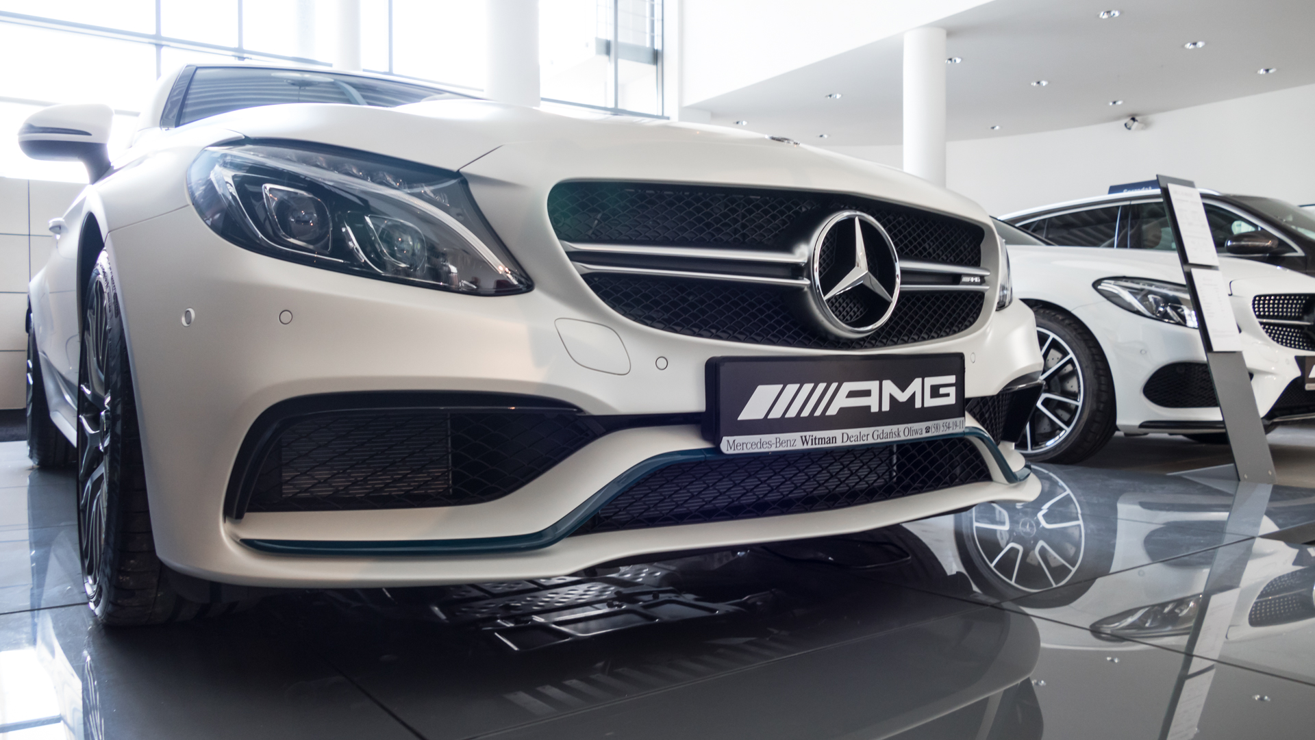 Tylko 150 sztuk na cały świat! Limitowany C63 S Cabrio Ocean Blue ...