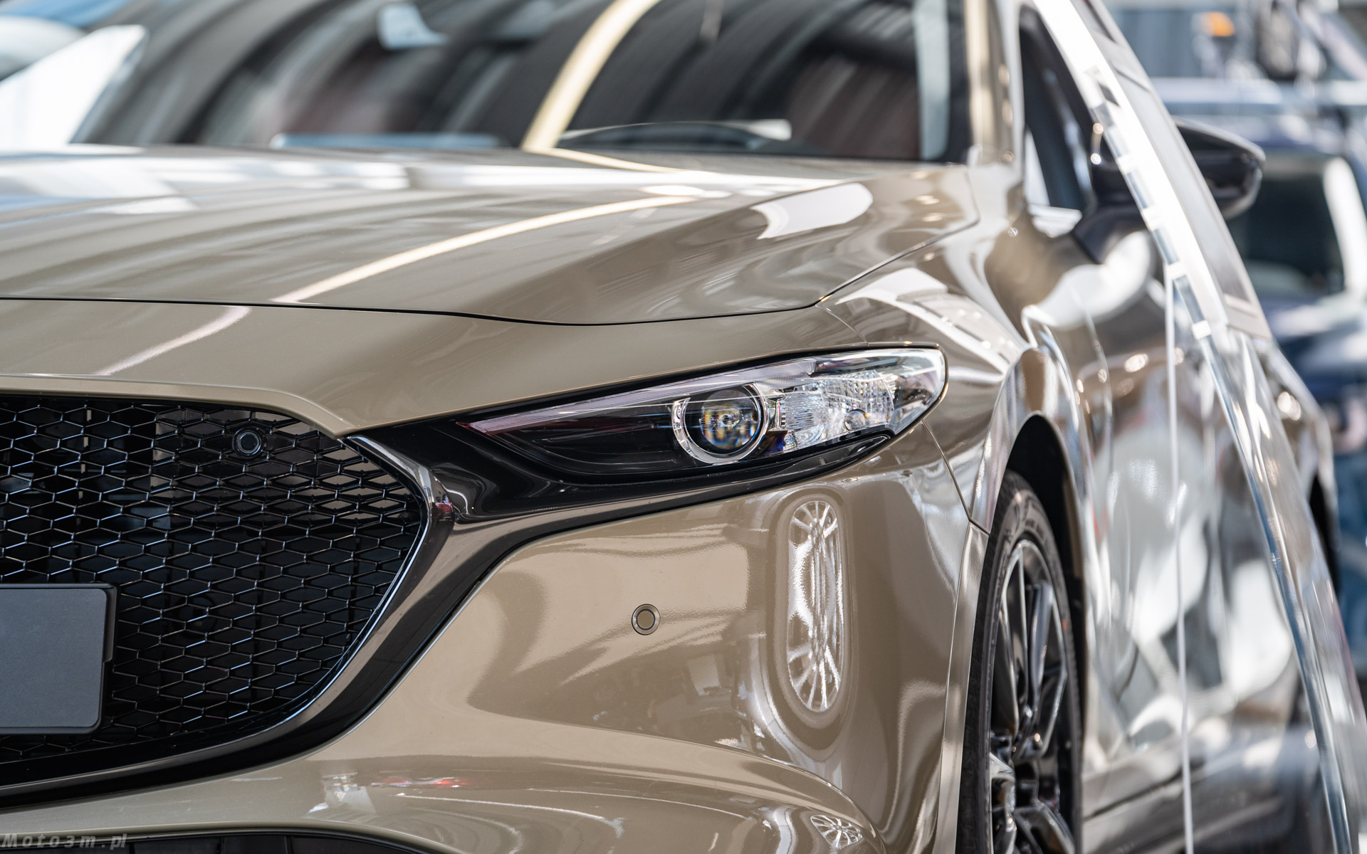 Kolor ma znaczenie - Mazda 3 w kolorze Zircon Sand - Moto3m.pl